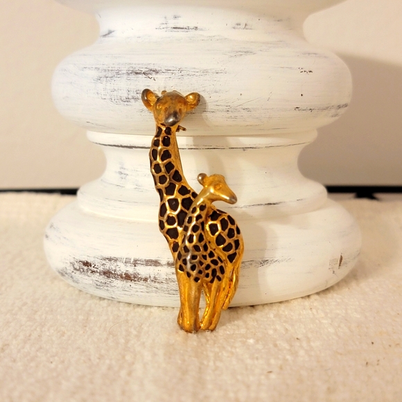 Unbranded | Jewelry | Vintage Gold Tone Giraffe Brooch | Poshmark